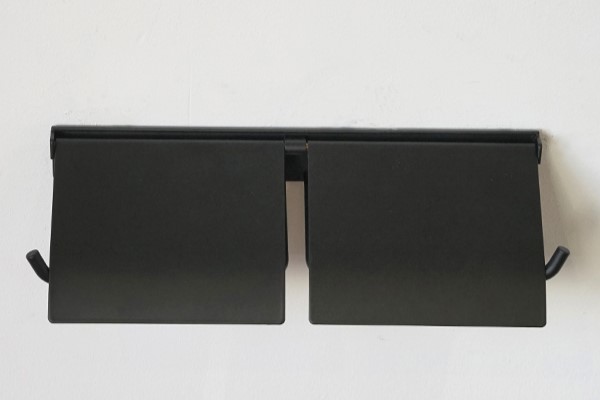 ペーパーホルダー flap フラップダブル アイアン/ブラス｜アクセサリー｜ペーパーホルダー｜オシャレ建材ECサイト HAGS