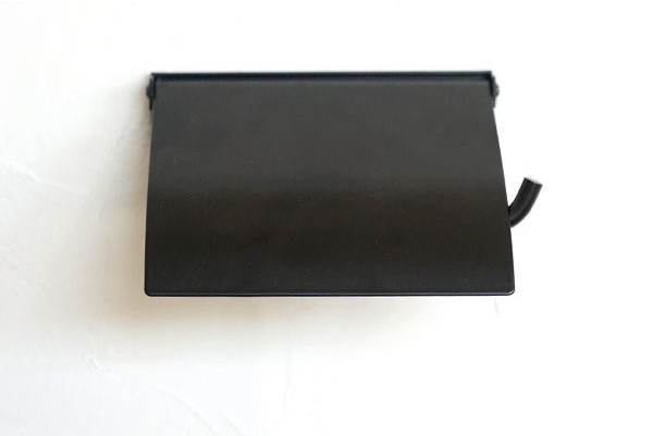 ペーパーホルダー flap フラップシングル アイアン/ブラス｜アクセサリー｜ペーパーホルダー｜オシャレ建材ECサイト HAGS